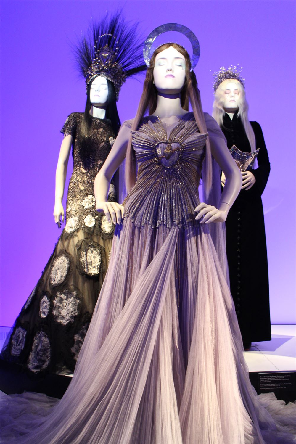 Jean Paul Gaultier - zwischen Matrosenhemd und Spitzenschleier | Mode ...
