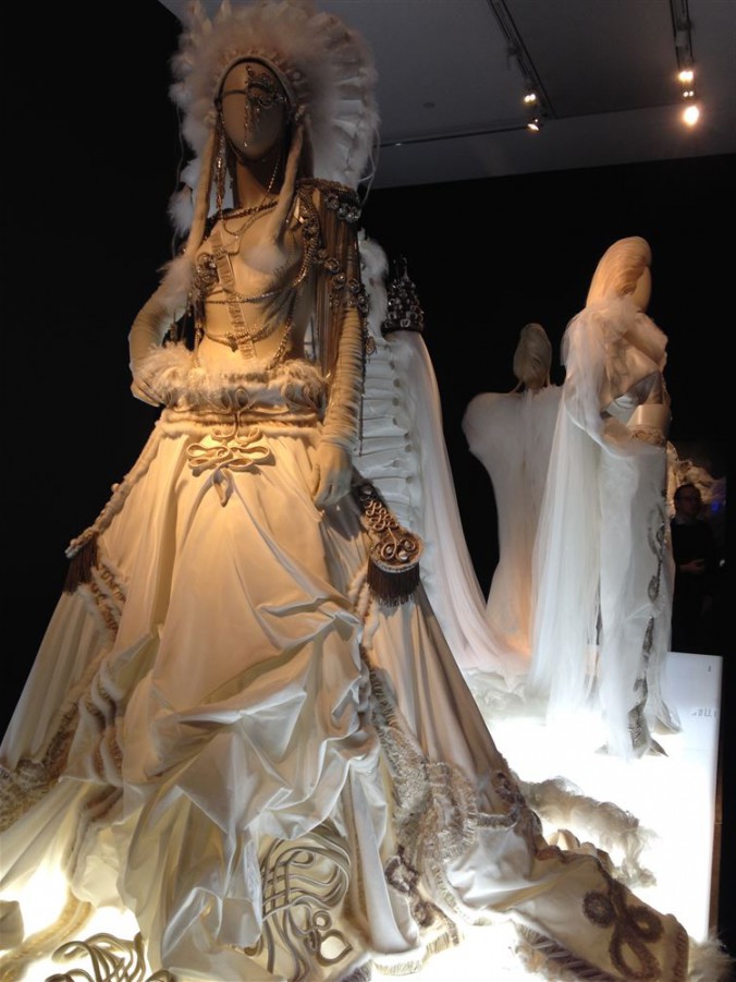 Jean Paul Gaultier - zwischen Matrosenhemd und Spitzenschleier | Mode ...