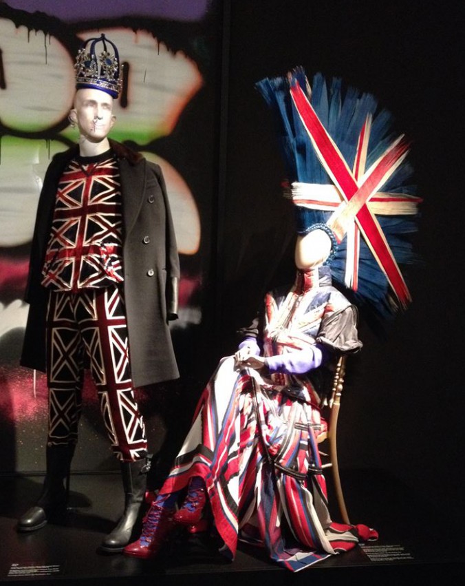 Jean Paul Gaultier - zwischen Matrosenhemd und Spitzenschleier | Mode ...